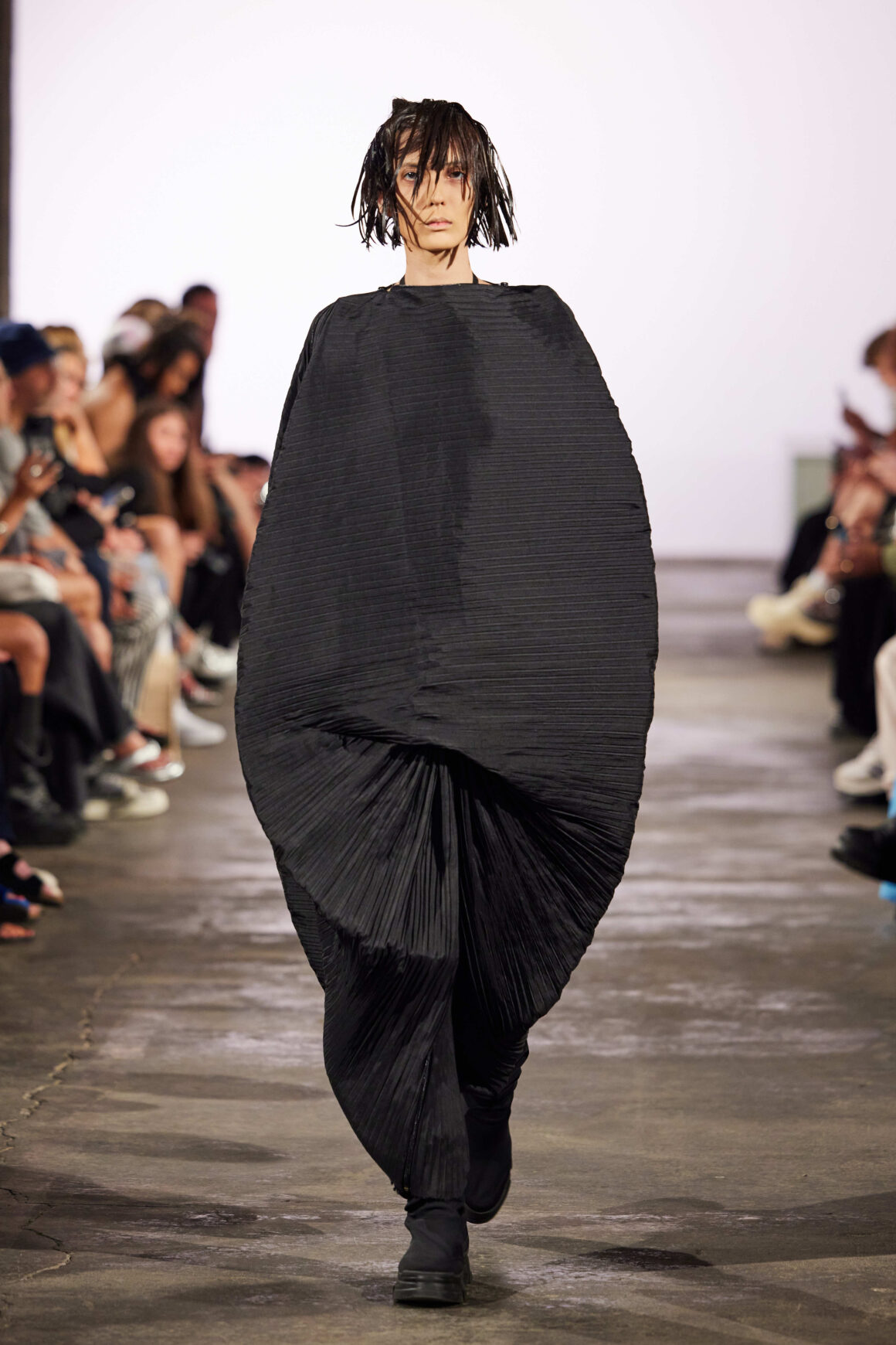DZHUS SS24: A Symbolic Transition of Gender Narratives in Wearable ...