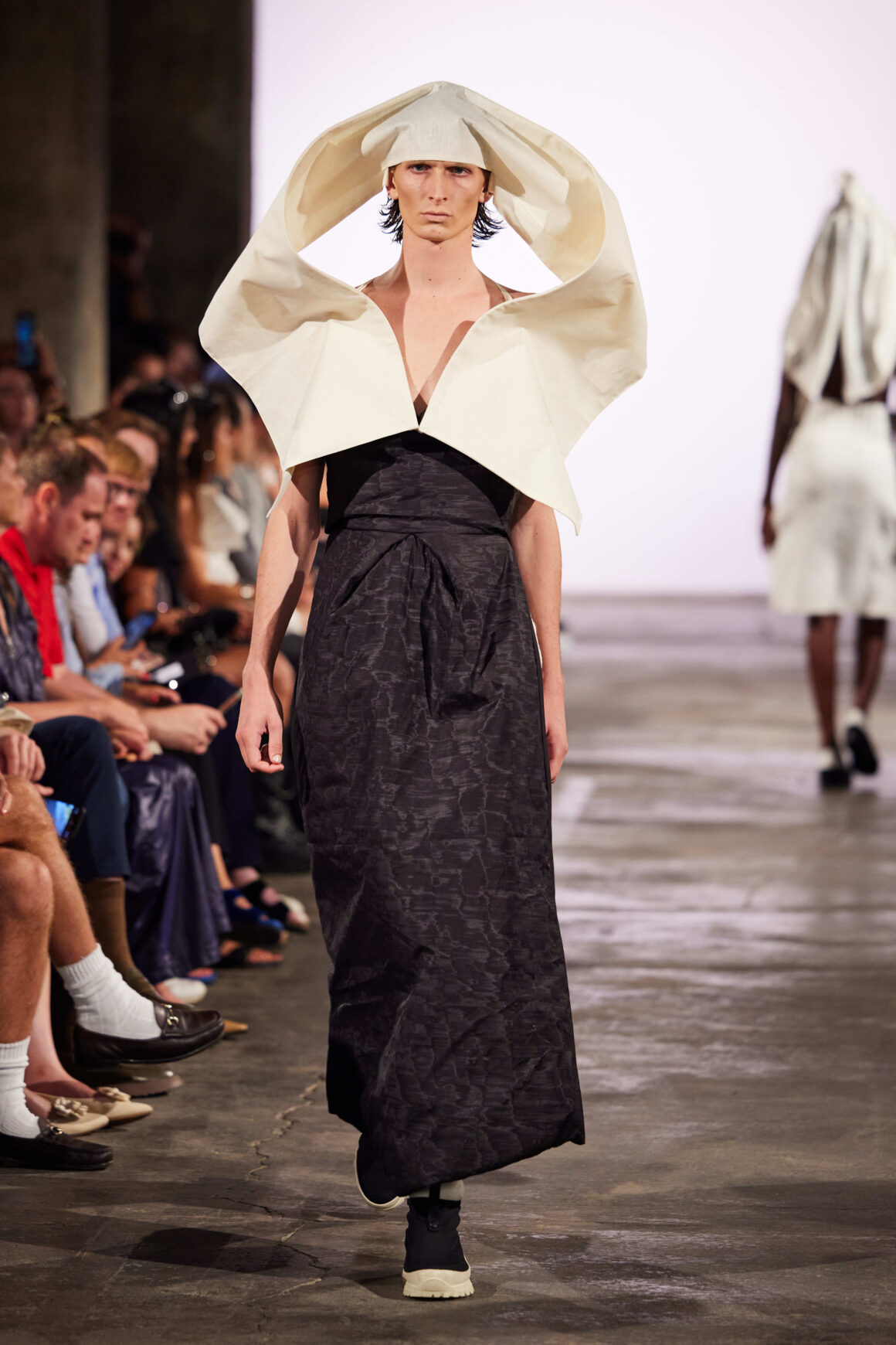DZHUS SS24: A Symbolic Transition of Gender Narratives in Wearable ...